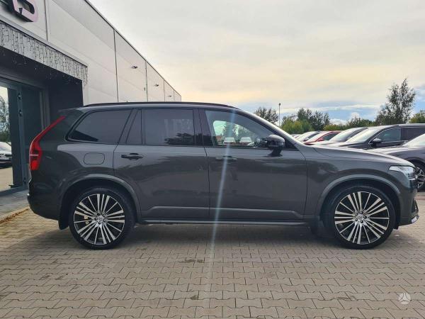 Green Volvo XC90 2022 in Siauliai, with an engine capacity of 1.97 L and mileage of 192 thousand km for 41900 €, photo 5 on AUTOMOTO.COM.LV