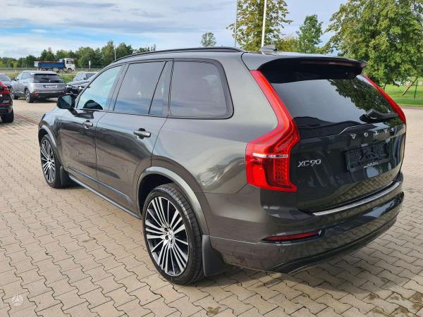 Green Volvo XC90 2022 in Siauliai, with an engine capacity of 1.97 L and mileage of 192 thousand km for 41900 €, photo 7 on AUTOMOTO.COM.LV