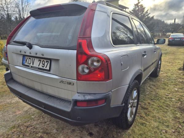 Grey Volvo XC90 2003 in Vilnius, with an engine capacity of 2.40 L and mileage of 322 thousand km for 3400 €, photo 4 on AUTOMOTO.COM.LV