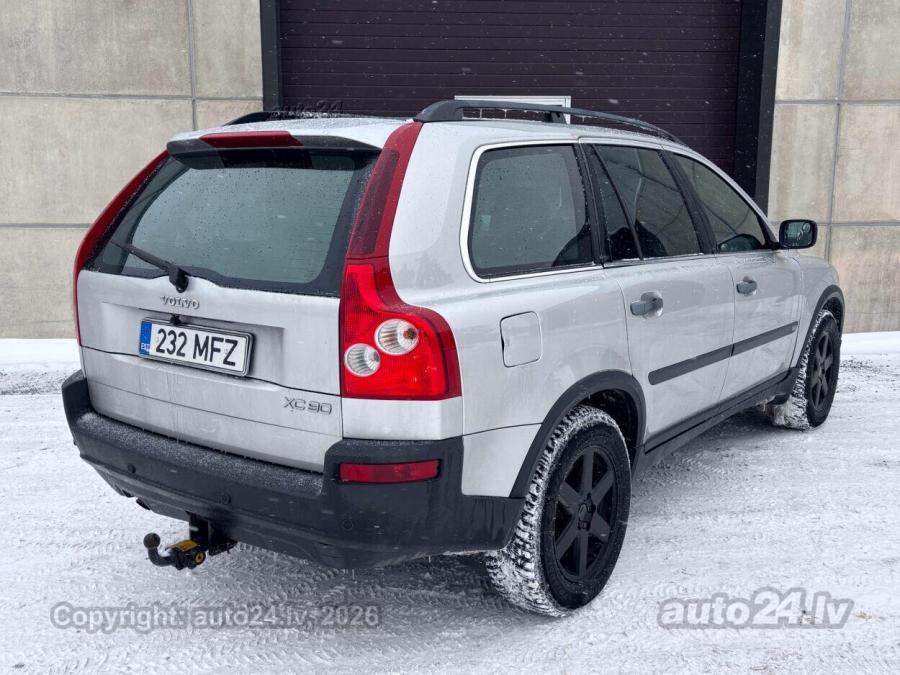 Pelēks Volvo XC90 2003 Tallina, ar dzinēja tilpumu 2.40 L un nobraukumu 398 tūkst. km par 4000 €, foto 4 vietnē AUTOMOTO.COM.LV