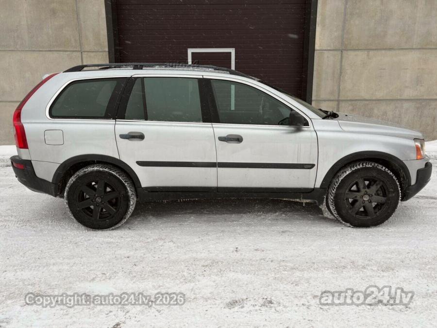 Pelēks Volvo XC90 2003 Tallina, ar dzinēja tilpumu 2.40 L un nobraukumu 398 tūkst. km par 4000 €, foto 5 vietnē AUTOMOTO.COM.LV