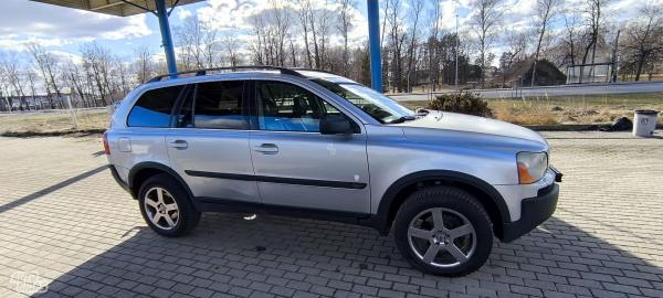 Grey Volvo XC90 2003 in Panevezys, with an engine capacity of 2.40 L and mileage of 361 thousand km for 3500 €, photo 2 on AUTOMOTO.COM.LV