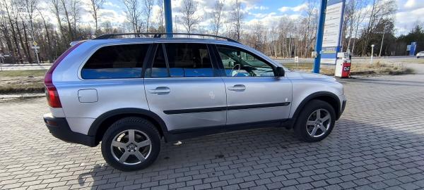Grey Volvo XC90 2003 in Panevezys, with an engine capacity of 2.40 L and mileage of 361 thousand km for 3500 €, photo 3 on AUTOMOTO.COM.LV