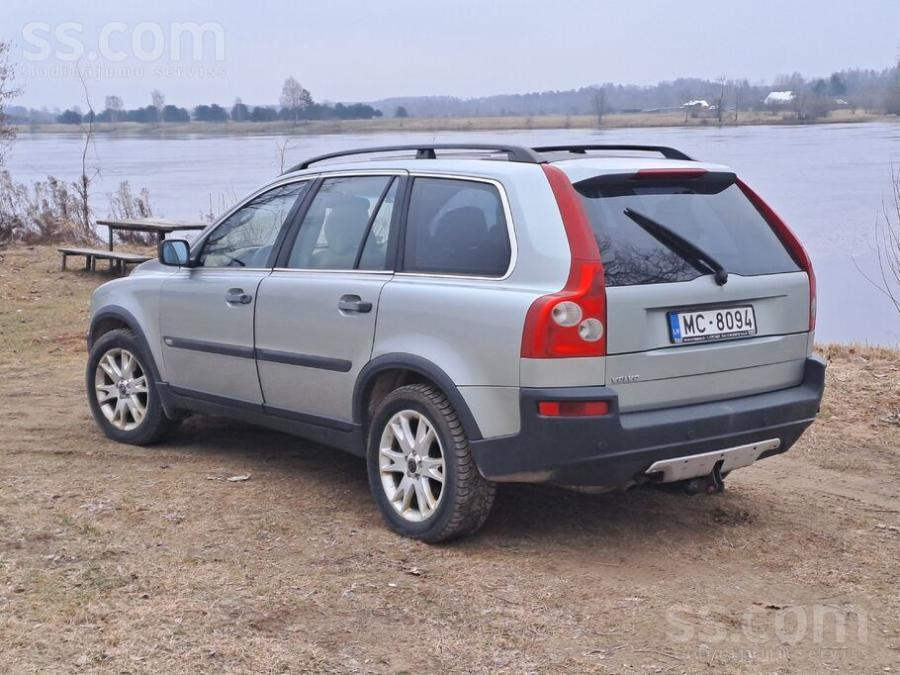 Grey Volvo XC90 2003 in Aizkraukle, with an engine capacity of 2.90 L and mileage of 289 thousand km for 1200 €, photo 4 on AUTOMOTO.COM.LV