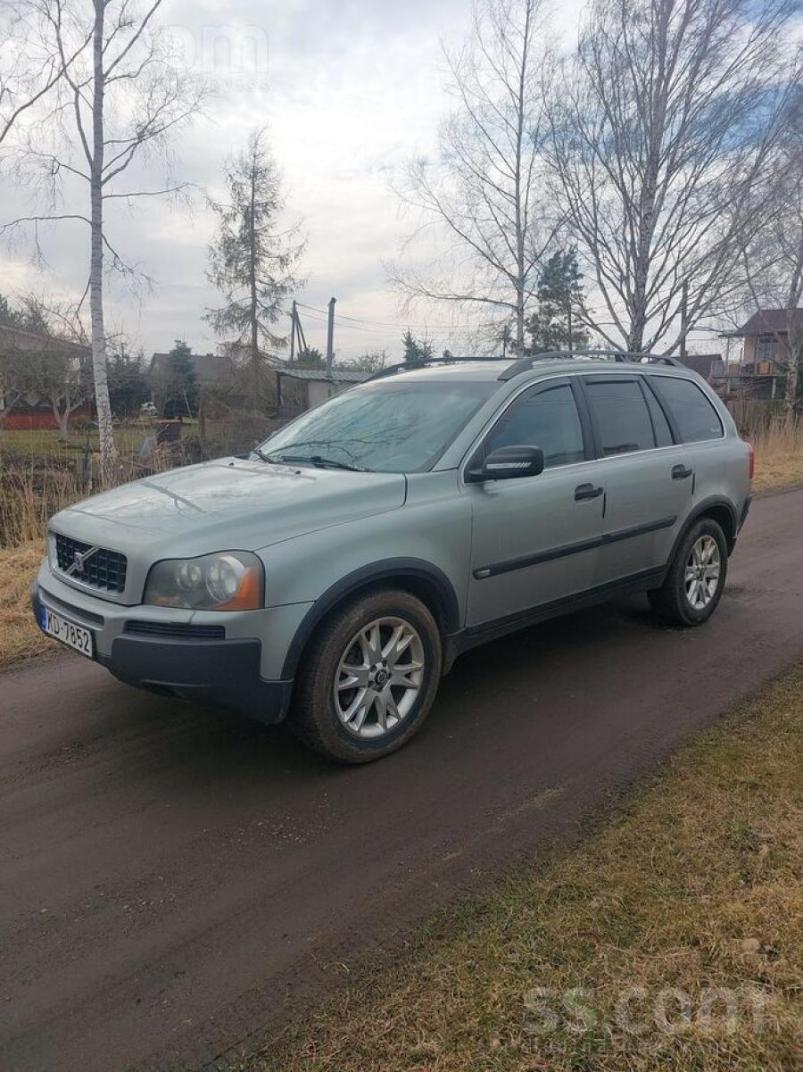 Grey Volvo XC90 2003 in Riga, with an engine capacity of 2.40 L and mileage of 377 thousand km for 1790 €, photo 1 on AUTOMOTO.COM.LV