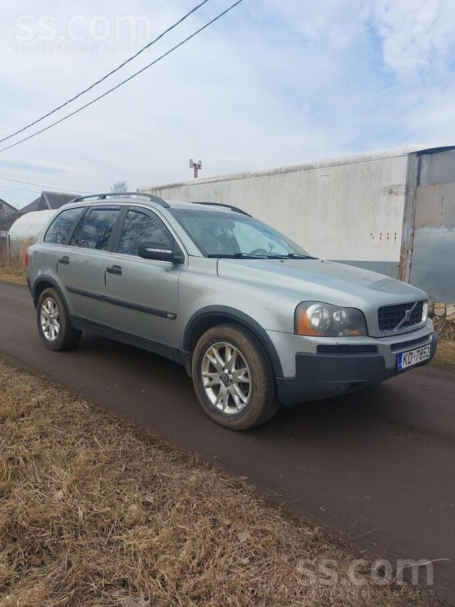 Grey Volvo XC90 2003 in Riga, with an engine capacity of 2.40 L and mileage of 377 thousand km for 1790 €, photo 3 on AUTOMOTO.COM.LV