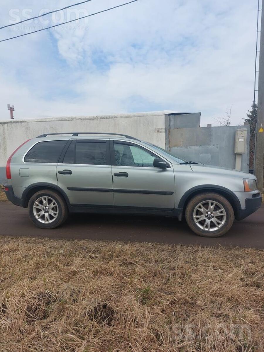 Grey Volvo XC90 2003 in Riga, with an engine capacity of 2.40 L and mileage of 377 thousand km for 1790 €, photo 6 on AUTOMOTO.COM.LV