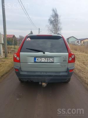 Grey Volvo XC90 2003 in Riga, with an engine capacity of 2.40 L and mileage of 377 thousand km for 1790 €, photo 8 on AUTOMOTO.COM.LV