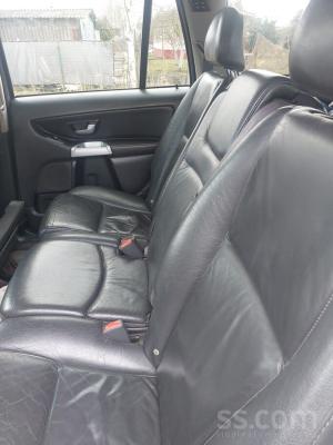Grey Volvo XC90 2003 in Riga, with an engine capacity of 2.40 L and mileage of 377 thousand km for 1790 €, photo 9 on AUTOMOTO.COM.LV