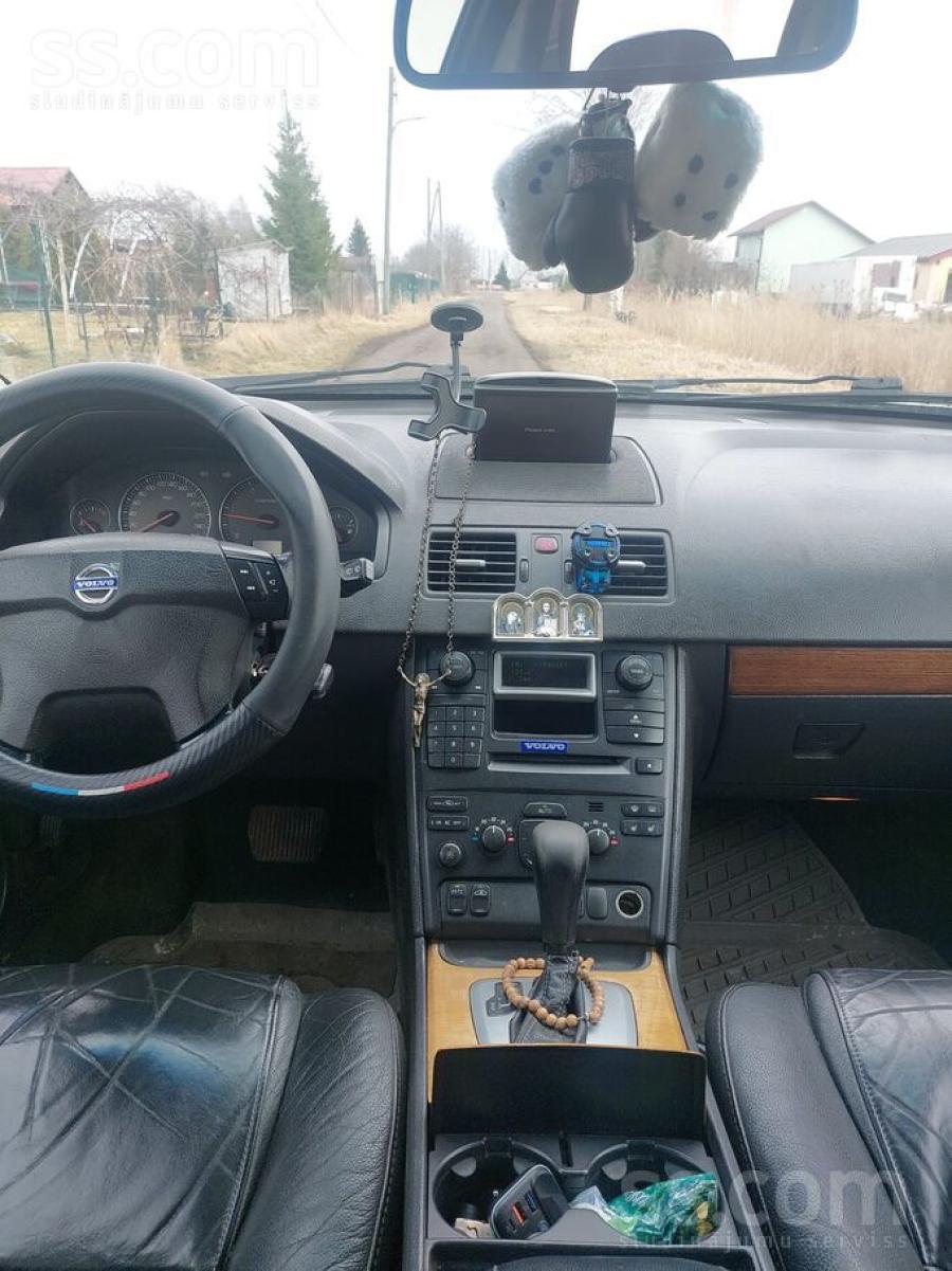 Grey Volvo XC90 2003 in Riga, with an engine capacity of 2.40 L and mileage of 377 thousand km for 1790 €, photo 10 on AUTOMOTO.COM.LV