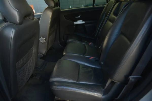 Pelēks Volvo XC90 2003 Rīga, ar dzinēja tilpumu 2.40 L un nobraukumu 351 tūkst. km par 2600 €, foto 9 vietnē AUTOMOTO.COM.LV