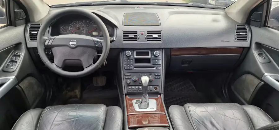 Pelēks Volvo XC90 2003 Valmiera, ar dzinēja tilpumu 2.40 L un nobraukumu 0 tūkst. km par 2100 €, foto 8 vietnē AUTOMOTO.COM.LV