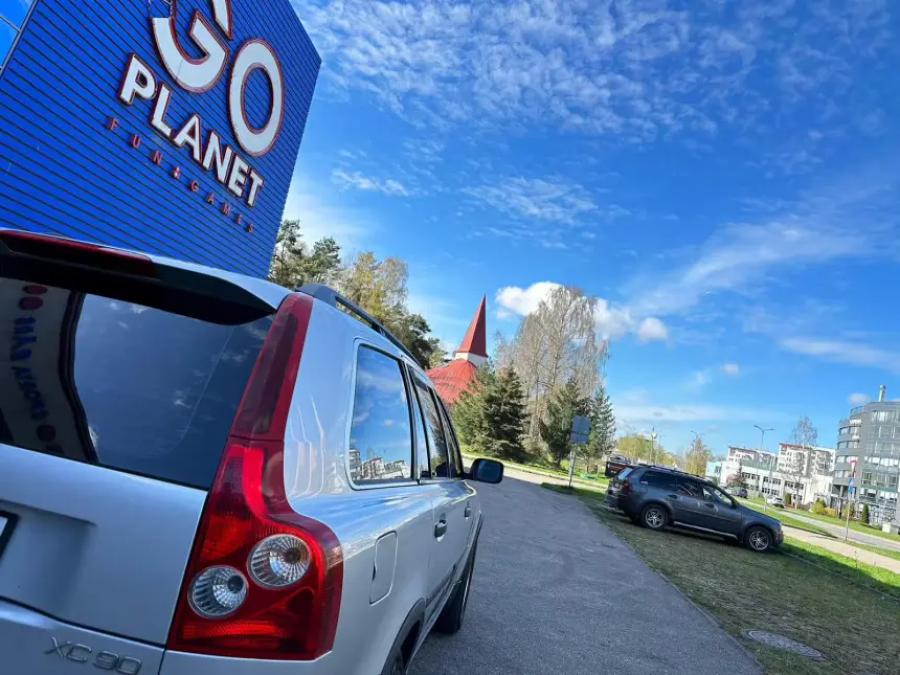 Grey Volvo XC90 2003 in Riga, with an engine capacity of 2.40 L and mileage of 336 thousand km for 3290 €, photo 5 on AUTOMOTO.COM.LV