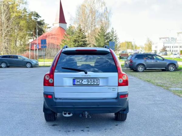 Grey Volvo XC90 2003 in Riga, with an engine capacity of 2.40 L and mileage of 336 thousand km for 3290 €, photo 10 on AUTOMOTO.COM.LV