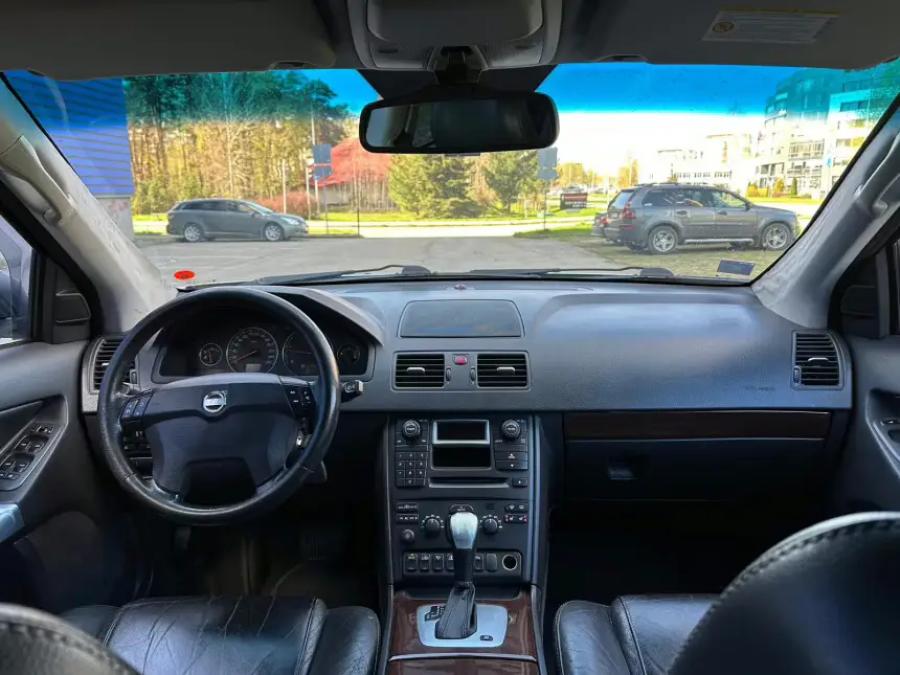 Grey Volvo XC90 2003 in Riga, with an engine capacity of 2.40 L and mileage of 336 thousand km for 3290 €, photo 21 on AUTOMOTO.COM.LV