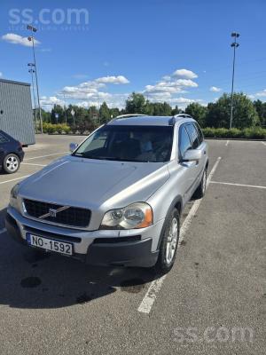 Pelēks Volvo XC90 2003 Ogre, ar dzinēja tilpumu 2.40 L un nobraukumu 285 tūkst. km par 3100 €, foto 1 vietnē AUTOMOTO.COM.LV
