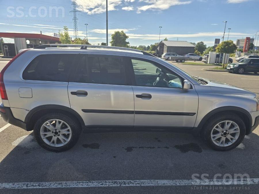 Pelēks Volvo XC90 2003 Ogre, ar dzinēja tilpumu 2.40 L un nobraukumu 285 tūkst. km par 3100 €, foto 4 vietnē AUTOMOTO.COM.LV