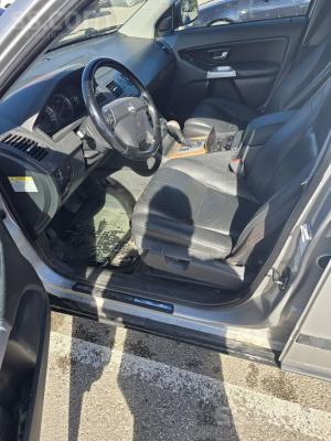Pelēks Volvo XC90 2003 Ogre, ar dzinēja tilpumu 2.40 L un nobraukumu 285 tūkst. km par 3100 €, foto 7 vietnē AUTOMOTO.COM.LV