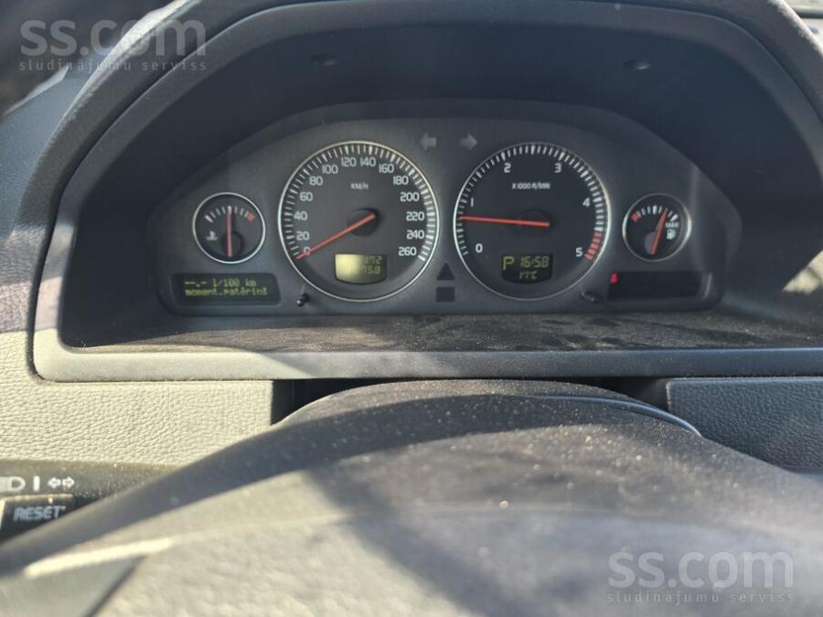 Pelēks Volvo XC90 2003 Ogre, ar dzinēja tilpumu 2.40 L un nobraukumu 285 tūkst. km par 3100 €, foto 9 vietnē AUTOMOTO.COM.LV
