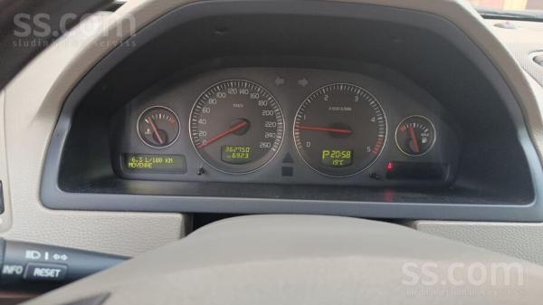 Grey Volvo XC90 2003 in Aluksne, with an engine capacity of 2.40 L and mileage of 362 thousand km for 2800 €, photo 8 on AUTOMOTO.COM.LV