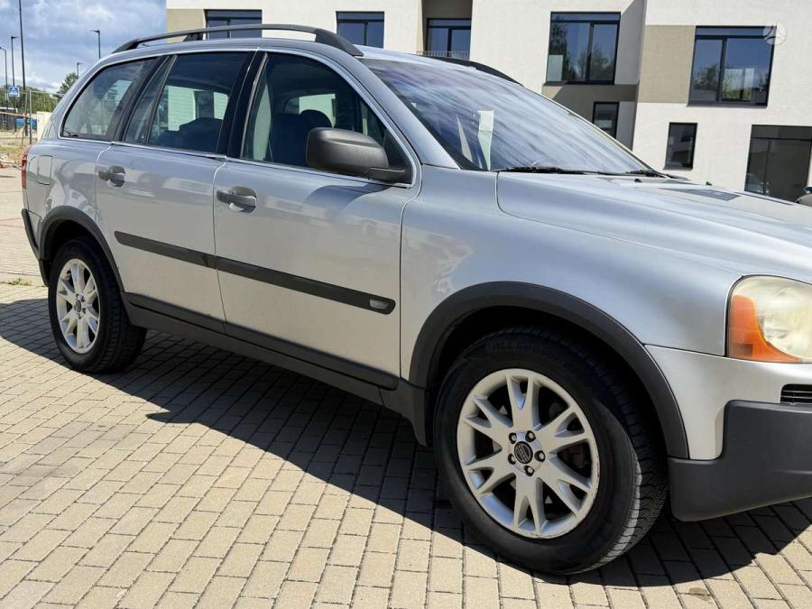 Grey Volvo XC90 2003 in Vilnius, with an engine capacity of 2.40 L and mileage of 370 thousand km for 2500 €, photo 9 on AUTOMOTO.COM.LV