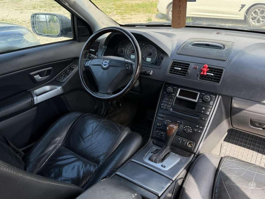 Grey Volvo XC90 2003 in Vilnius, with an engine capacity of 2.40 L and mileage of 370 thousand km for 2500 €, photo 14 on AUTOMOTO.COM.LV