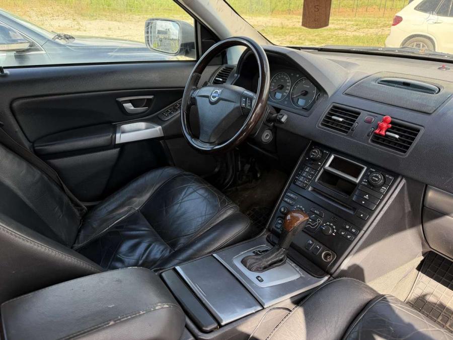 Grey Volvo XC90 2003 in Vilnius, with an engine capacity of 2.40 L and mileage of 370 thousand km for 2500 €, photo 15 on AUTOMOTO.COM.LV
