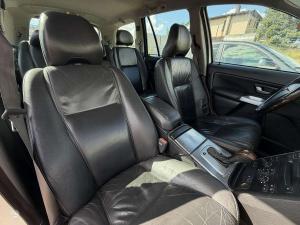 Grey Volvo XC90 2003 in Vilnius, with an engine capacity of 2.40 L and mileage of 370 thousand km for 2500 €, photo 16 on AUTOMOTO.COM.LV
