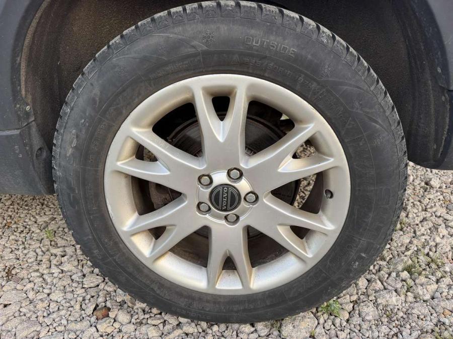 Grey Volvo XC90 2003 in Vilnius, with an engine capacity of 2.40 L and mileage of 370 thousand km for 2500 €, photo 18 on AUTOMOTO.COM.LV