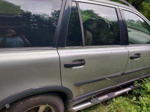 Grey Volvo XC90 2003 in Klaipeda, with an engine capacity of 2.50 L and mileage of 345 thousand km for 2000 €, photo 3 on AUTOMOTO.COM.LV