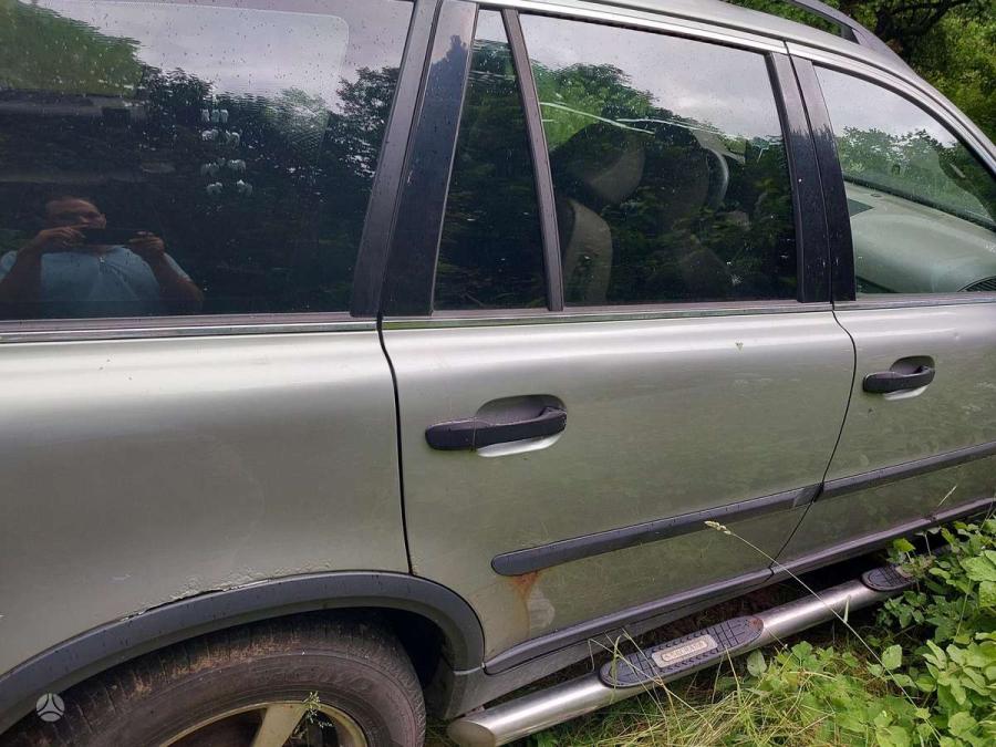 Grey Volvo XC90 2003 in Klaipeda, with an engine capacity of 2.50 L and mileage of 345 thousand km for 2000 €, photo 3 on AUTOMOTO.COM.LV