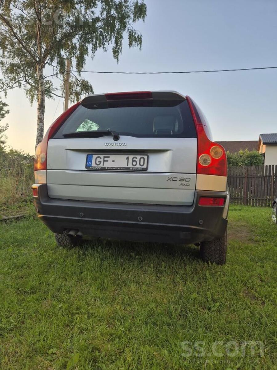 Pelēks Volvo XC90 2003 Rīga, ar dzinēja tilpumu 2.40 L un nobraukumu 577 tūkst. km par 2500 €, foto 12 vietnē AUTOMOTO.COM.LV
