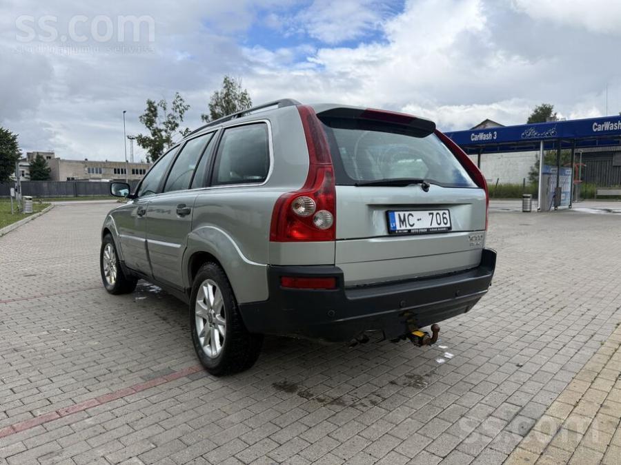 Grey Volvo XC90 2003 in Rezekne, with an engine capacity of 2.40 L and mileage of 339 thousand km for 3250 €, photo 5 on AUTOMOTO.COM.LV