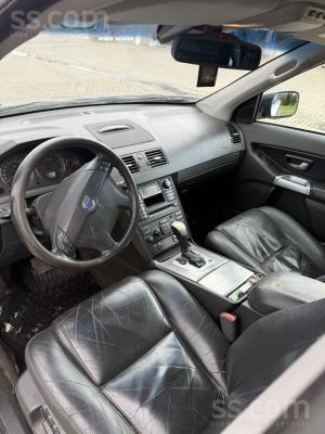 Grey Volvo XC90 2003 in Rezekne, with an engine capacity of 2.40 L and mileage of 339 thousand km for 3250 €, photo 7 on AUTOMOTO.COM.LV