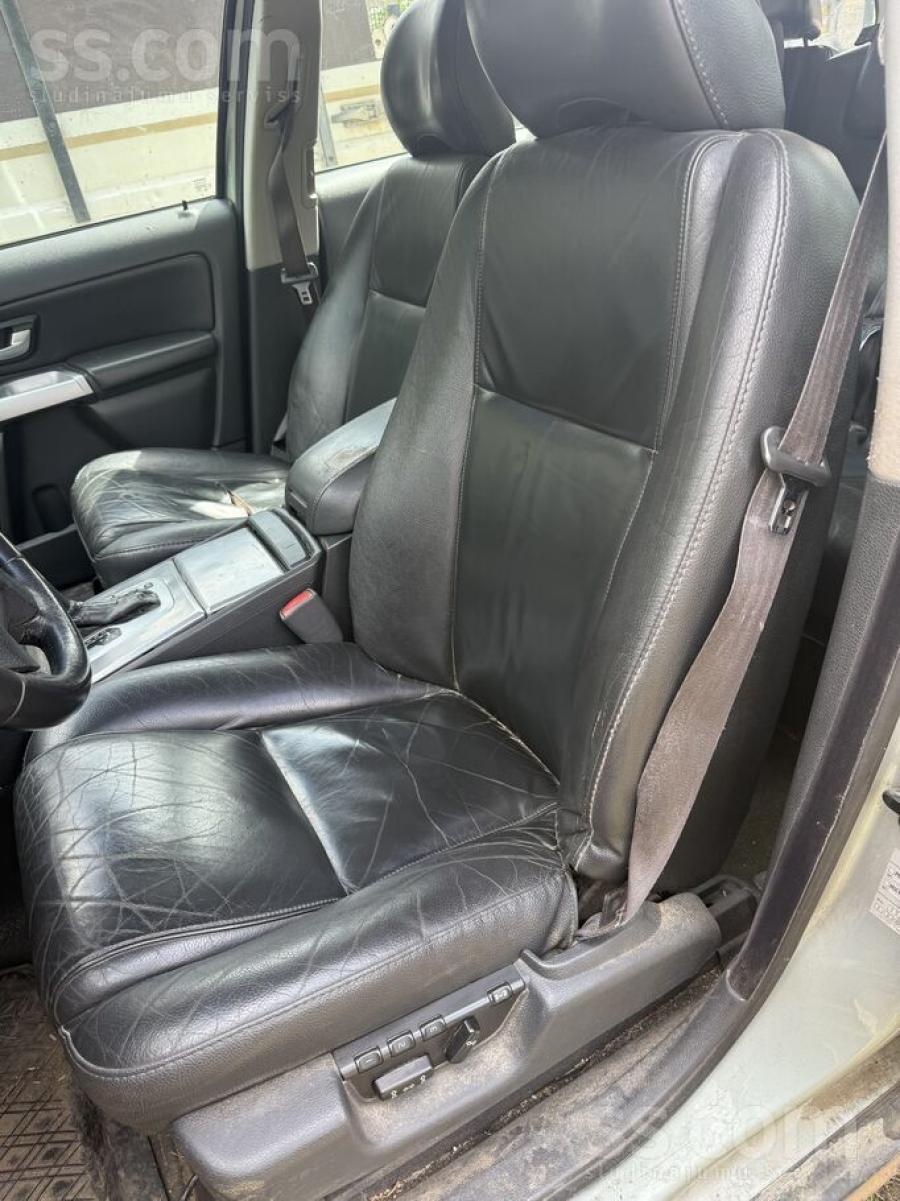 Grey Volvo XC90 2003 in Rezekne, with an engine capacity of 2.40 L and mileage of 339 thousand km for 3250 €, photo 18 on AUTOMOTO.COM.LV