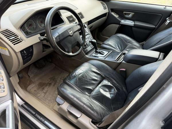 Pelēks Volvo XC90 2003 Viļņa, ar dzinēja tilpumu 2.40 L un nobraukumu 380 tūkst. km par 1450 €, foto 9 vietnē AUTOMOTO.COM.LV