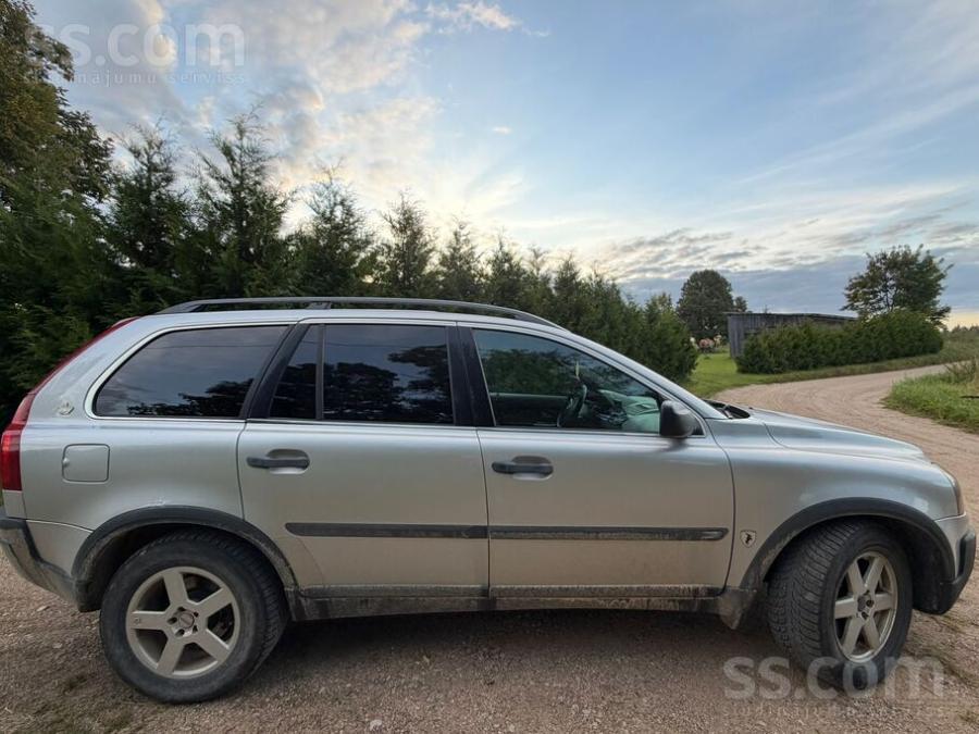 Grey Volvo XC90 2003 in Preili, with an engine capacity of 2.40 L and mileage of 371 thousand km for 1600 €, photo 3 on AUTOMOTO.COM.LV