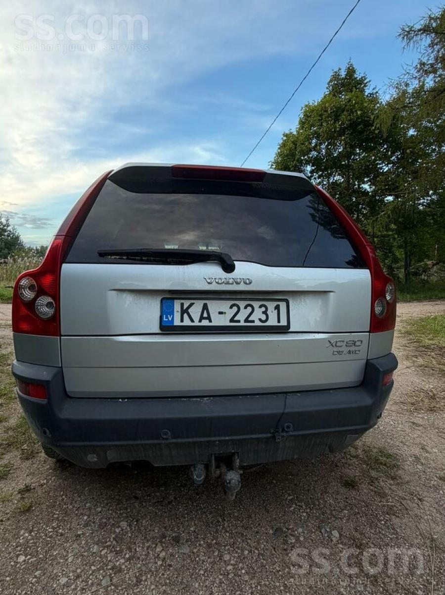 Grey Volvo XC90 2003 in Preili, with an engine capacity of 2.40 L and mileage of 371 thousand km for 1600 €, photo 5 on AUTOMOTO.COM.LV