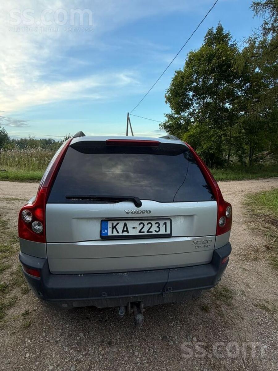 Grey Volvo XC90 2003 in Preili, with an engine capacity of 2.40 L and mileage of 371 thousand km for 1600 €, photo 6 on AUTOMOTO.COM.LV