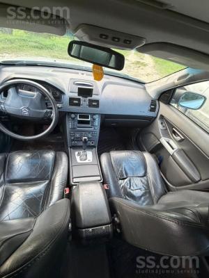 Grey Volvo XC90 2003 in Preili, with an engine capacity of 2.40 L and mileage of 371 thousand km for 1600 €, photo 9 on AUTOMOTO.COM.LV