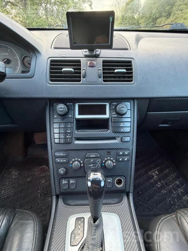 Pelēks Volvo XC90 2003 Preiļi, ar dzinēja tilpumu 2.40 L un nobraukumu 371 tūkst. km par 1600 €, foto 10 vietnē AUTOMOTO.COM.LV