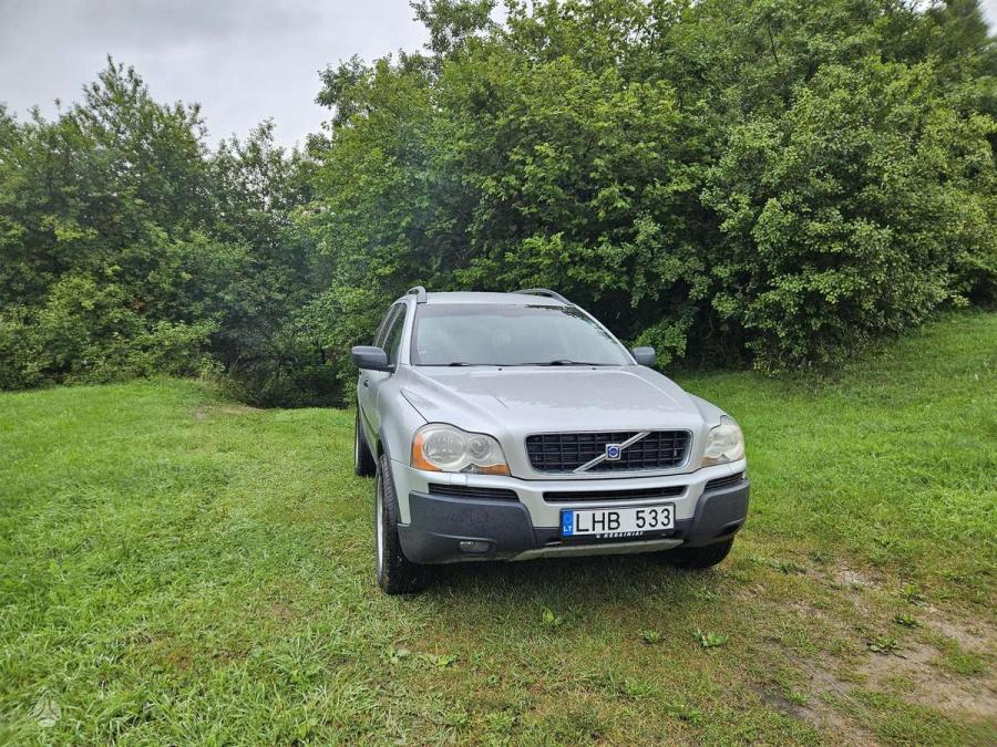 Grey Volvo XC90 2003 in Kedainiai, with an engine capacity of 2.40 L and mileage of 402 thousand km for 2950 €, photo 1 on AUTOMOTO.COM.LV
