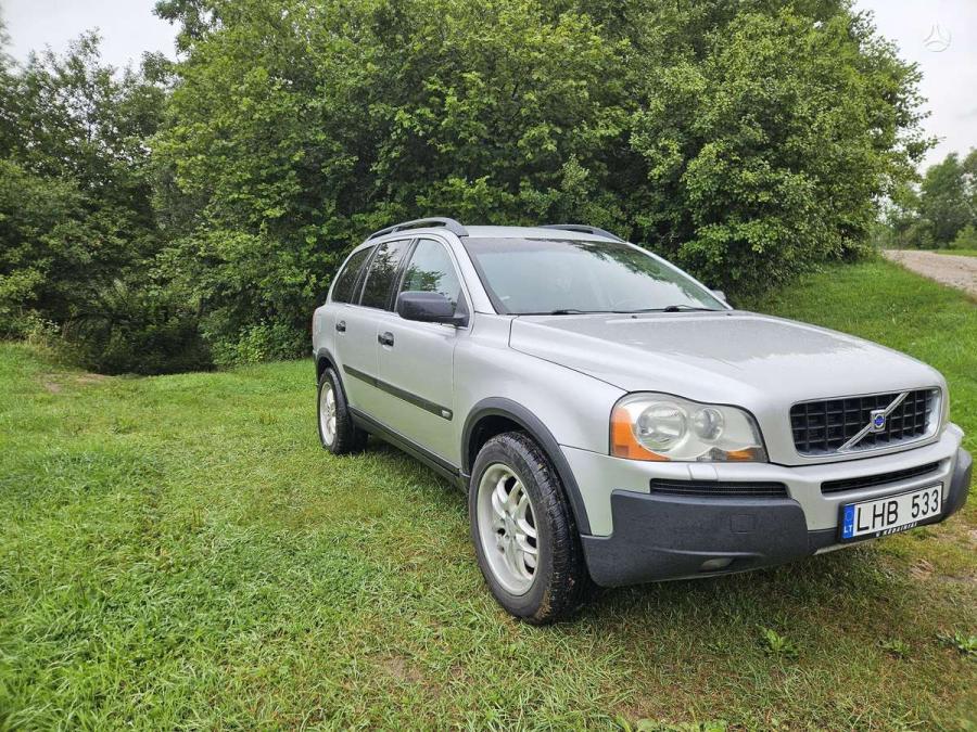 Grey Volvo XC90 2003 in Kedainiai, with an engine capacity of 2.40 L and mileage of 402 thousand km for 2950 €, photo 3 on AUTOMOTO.COM.LV