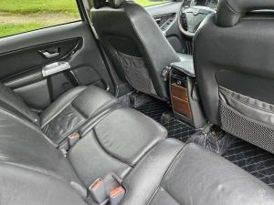 Grey Volvo XC90 2003 in Kedainiai, with an engine capacity of 2.40 L and mileage of 402 thousand km for 2950 €, photo 8 on AUTOMOTO.COM.LV