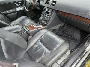 Grey Volvo XC90 2003 in Kedainiai, with an engine capacity of 2.40 L and mileage of 402 thousand km for 2950 €, photo 9 on AUTOMOTO.COM.LV