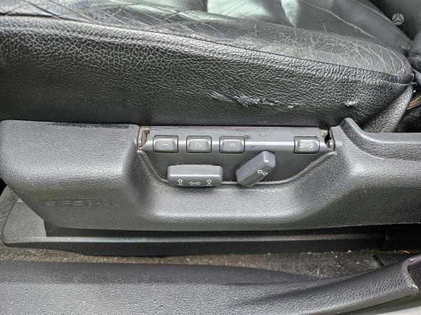 Grey Volvo XC90 2003 in Kedainiai, with an engine capacity of 2.40 L and mileage of 402 thousand km for 2950 €, photo 11 on AUTOMOTO.COM.LV