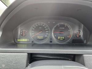 Grey Volvo XC90 2003 in Kedainiai, with an engine capacity of 2.40 L and mileage of 402 thousand km for 2950 €, photo 13 on AUTOMOTO.COM.LV