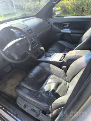 Grey Volvo XC90 2003 in Liepaja, with an engine capacity of 2.40 L and mileage of 387 thousand km for 3200 €, photo 3 on AUTOMOTO.COM.LV