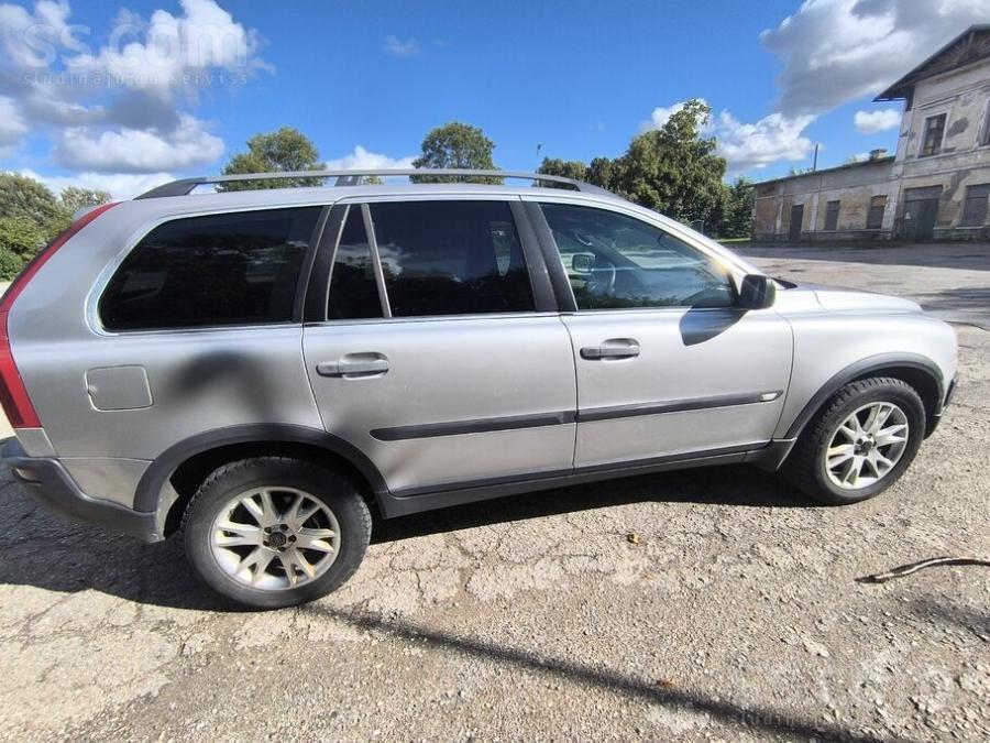 Grey Volvo XC90 2003 in Liepaja, with an engine capacity of 2.40 L and mileage of 387 thousand km for 3200 €, photo 7 on AUTOMOTO.COM.LV