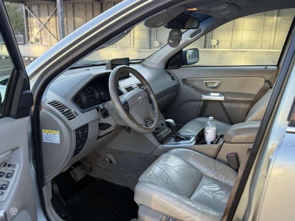 Pelēks Volvo XC90 2003 Viļņa, ar dzinēja tilpumu 2.40 L un nobraukumu 284 tūkst. km par 2950 €, foto 7 vietnē AUTOMOTO.COM.LV